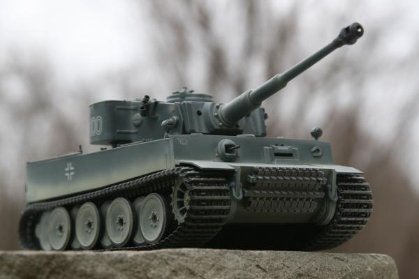 Dragon Armour 1/35 Sd.Kfz.181 Tiger I Initial Production S.Pz.Abt.502 ...